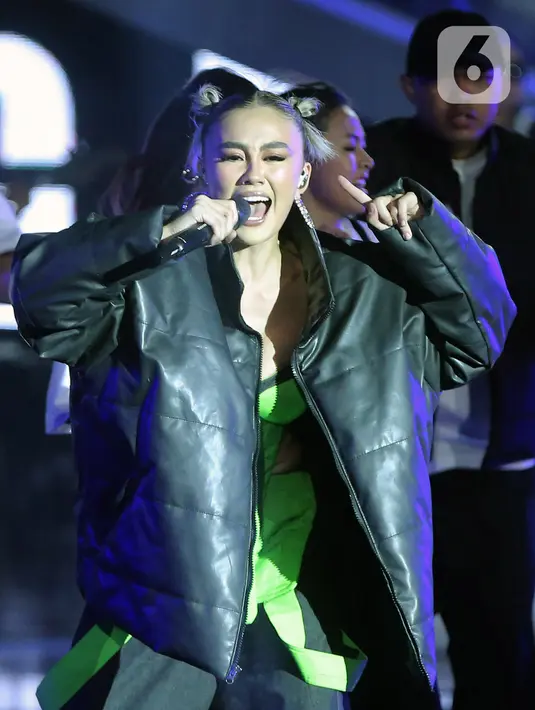 Agnez Mo Guncang Panggung Malam Puncak HUT SCTV 33 XtraOrdinary - Foto ...