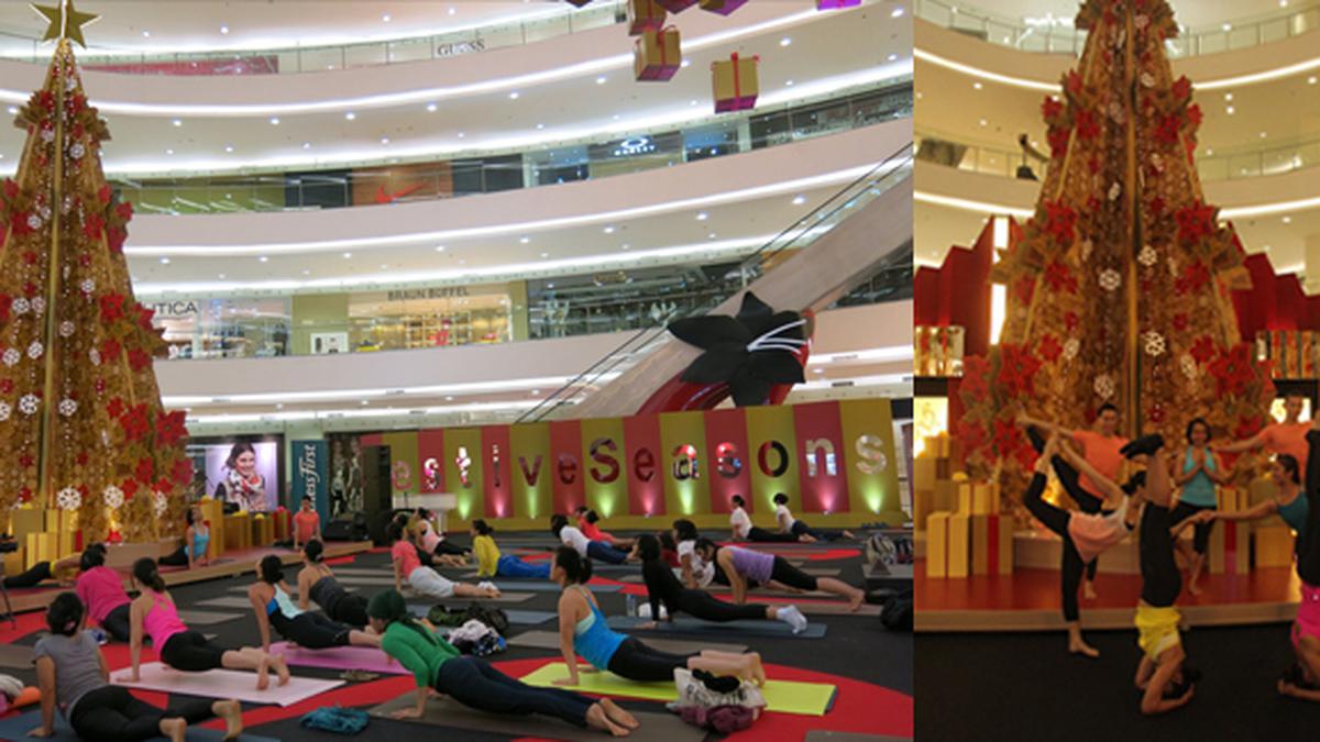 Cuma Senayan City Yang Mengajak Yoga Sebelum Belanja