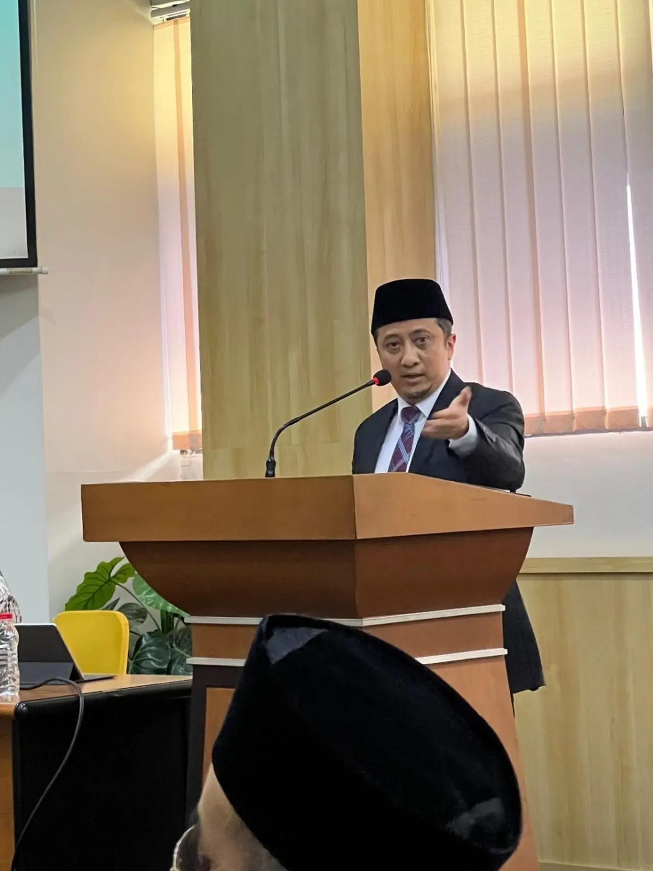 7 Potret Ustaz Yusuf Mansur Wisuda Doktor, Sosok Istri Curi Perhatian ...