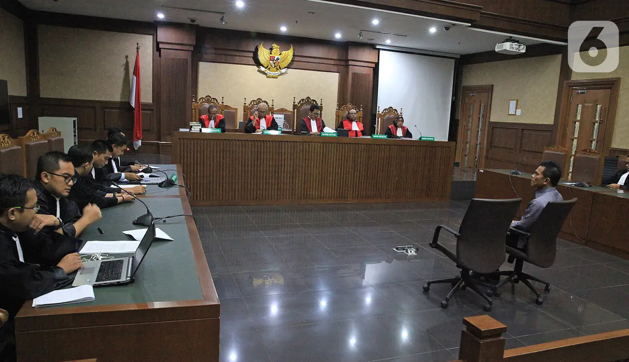 FOTO: Ekspresi Soetikno Soedarjo Hadapi Sidang Dakwaan Kasus Suap ...