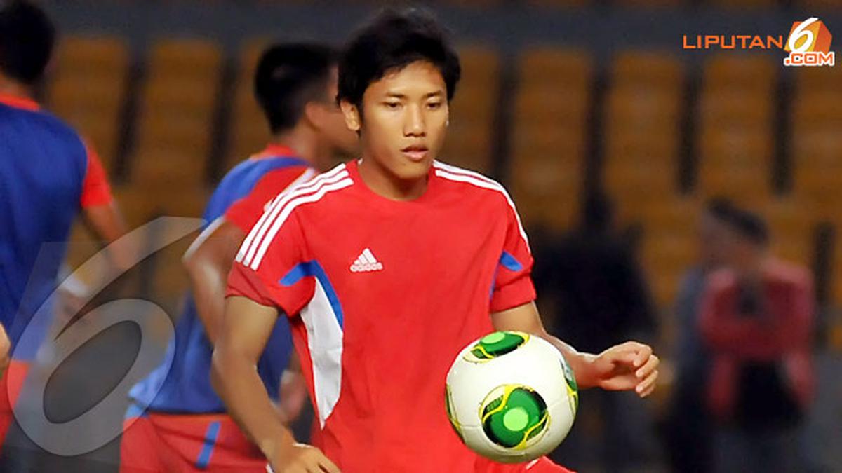 Arti Dukungan Suporter di Mata Ahmad Bustomi - Bola Liputan6.com