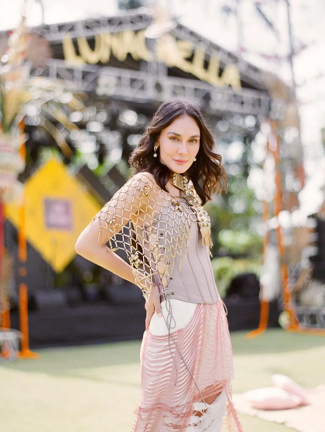 6 Potret Memesona Luna Maya bak Dewi Yunani di Perayaan Ulang Tahun ke ...