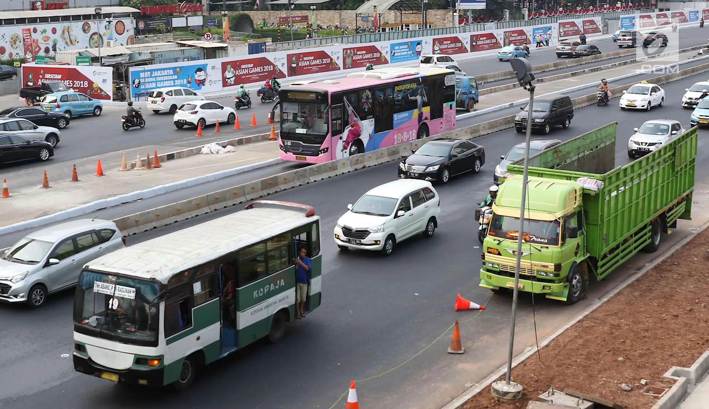 FOTO: Sandiaga Uno Larang Kopaja dan Metromini Lewati Jalan Protokol ...