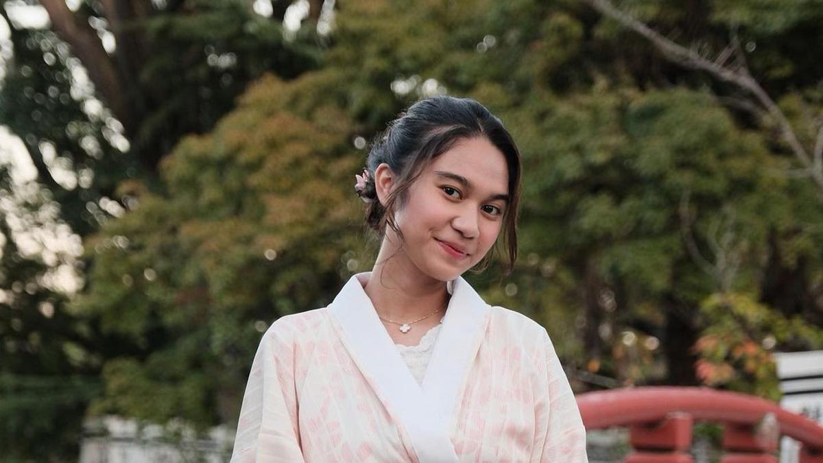 10 Potret Azizah Salsha Pakai Kimono di Jepang, Vibes-nya Mirip Warga Lokal - Photo Fimela.com