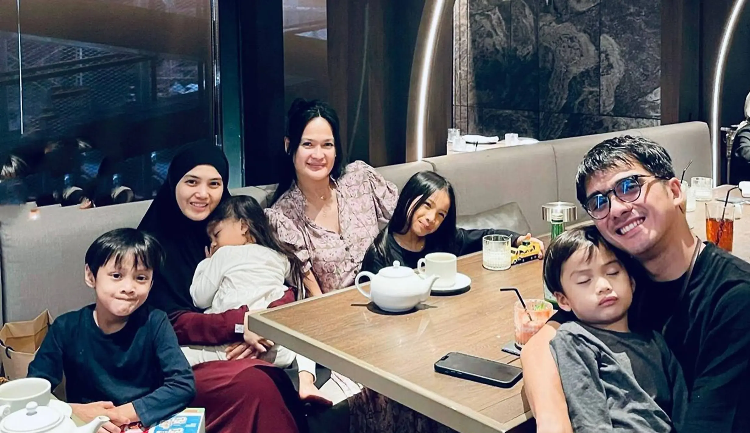 Jelang 10 Tahun Pernikahan, Ini Potret Harmonis Ricky Harun dan Herfiza Novianti - Foto Liputan6.com