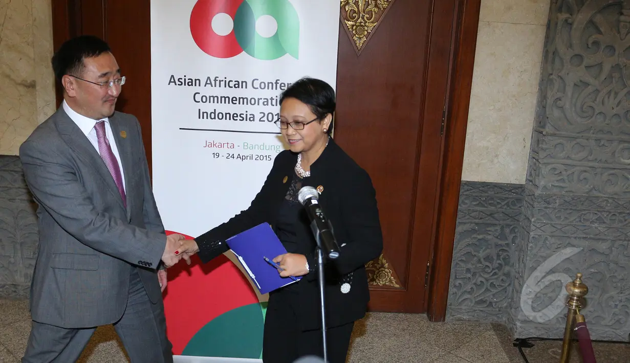 Menlu Retno Marsudi Gelar Pertemuan Bilateral Disela KAA - Foto ...