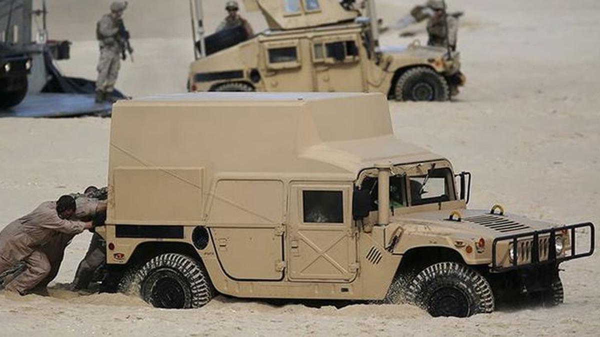 Latihan Militer, Humvee AS Keok di Lautan Pasir