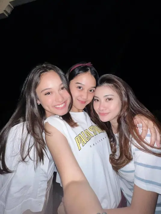 Potret Demmy Febriana Bareng Yasmine Napper yang Sering Dikira Seumuran ...