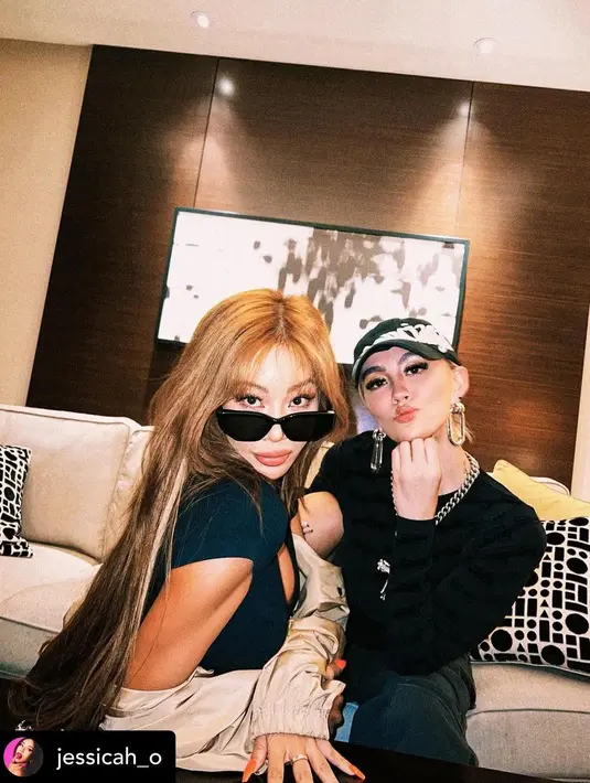 Keakraban Agnez Mo dengan Penyanyi Korea Selatan Jessi yang Curi Perhatian, Kompak Banget - Foto ...