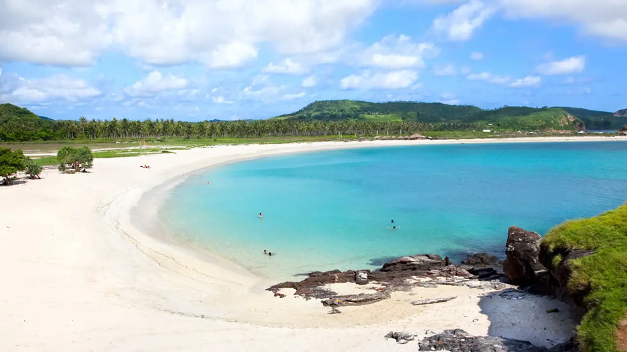 22 Tempat Wisata di Lombok yang Eksotis, Hadirkan Kombinasi Budaya dan ...
