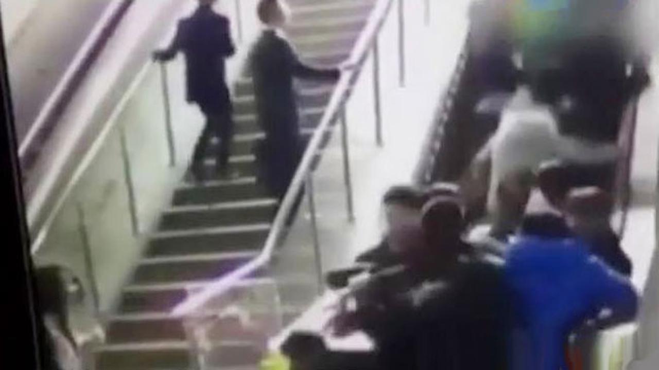 VIDEO: Eskalator di China Tiba-tiba Bergerak Mundur