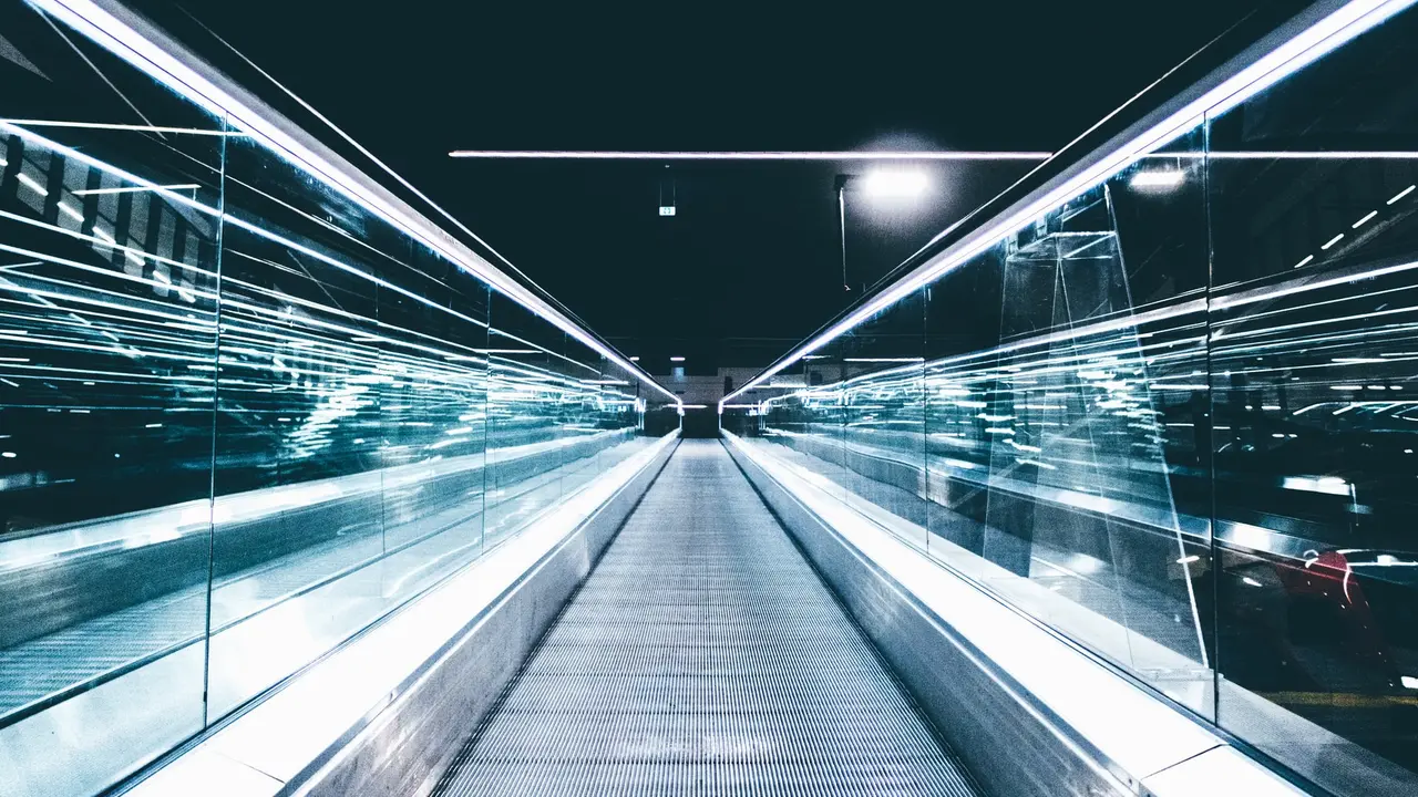 Apa Fungsi Travelator yang Ada di Bandara? - Lifestyle Liputan6.com