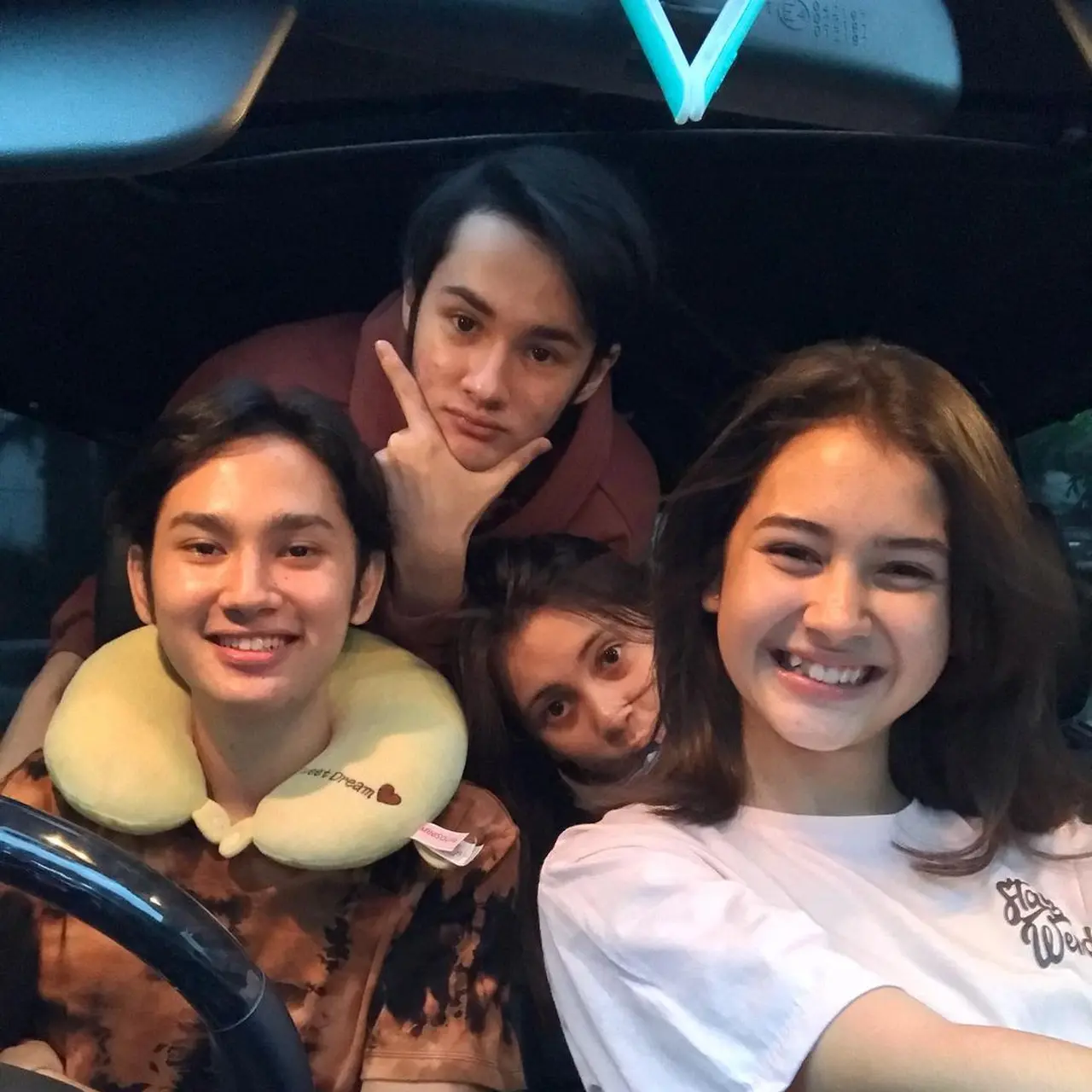 Jadi Saingan Rey Bong, Ini 6 Kebersamaan Clay Gribble dan Sandrinna ...