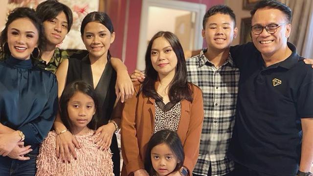 6 Kebersamaan Yuni Shara dan Mantan Suami, Kompak Meski Sudah 13 Tahun Berpisah - Hot Liputan6.com