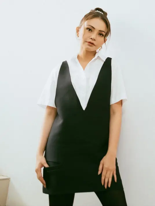 Digosipkan Selingkuhan Reza Arap, Begini Penampilan Rossa yang Awet ...