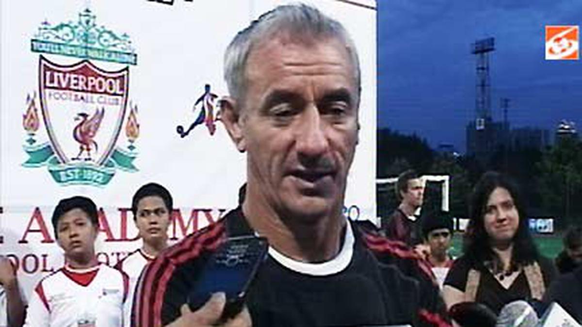 Ian Rush Bangga Latih Anak-anak Indonesia - Bola Liputan6.com