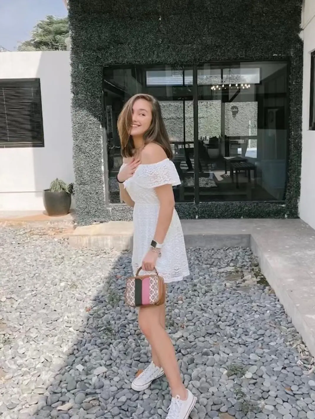 Penampilan Caitlin Halderman Dalam Balutan Dress, Makin Cantik Menawan ...