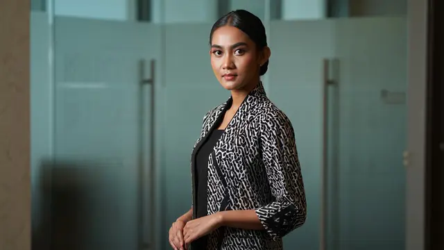 14 Model Baju Batik Blazer Wanita Terbaru 2025, Gaya Kantor hingga ...