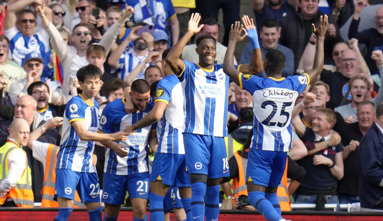 Foto: Terpleset Lagi, Fans Arsenal Kuatkan Hati untuk Ucapkan Bye-bye ...