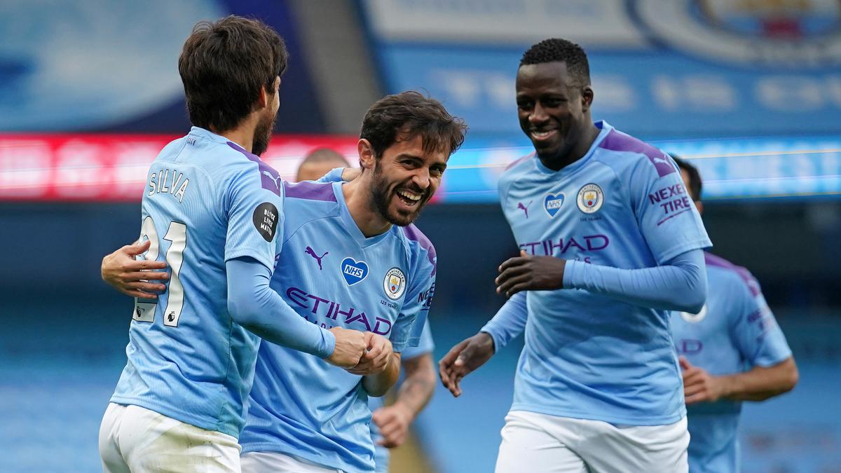 FOTO: David Silva Tampil Apik, Manchester City Hajar Bournemouth ...