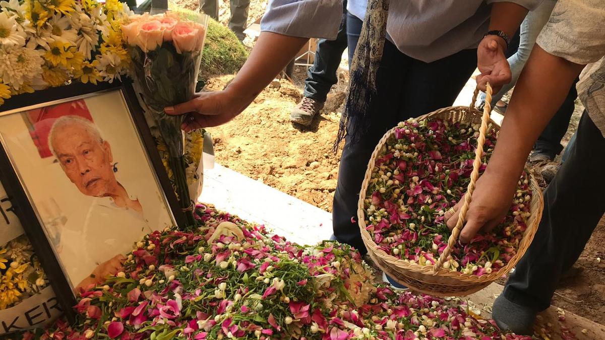 Rudy Badil Dimakamkan, Indro Warkop: Selamat Istirahat Saudaraku ...