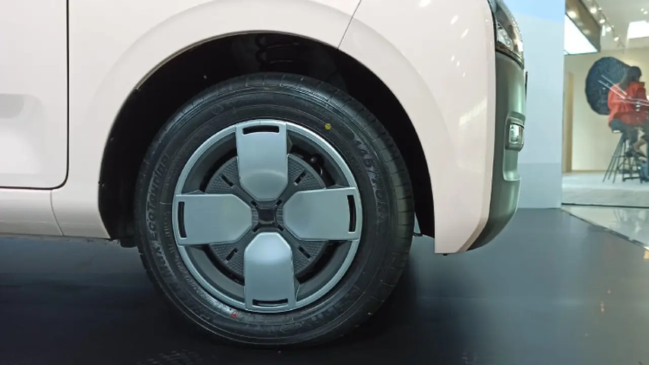 4 Alasan Mengapa Ban Mobil Listrik Berbeda dari Mobil Biasa - Otomotif ...