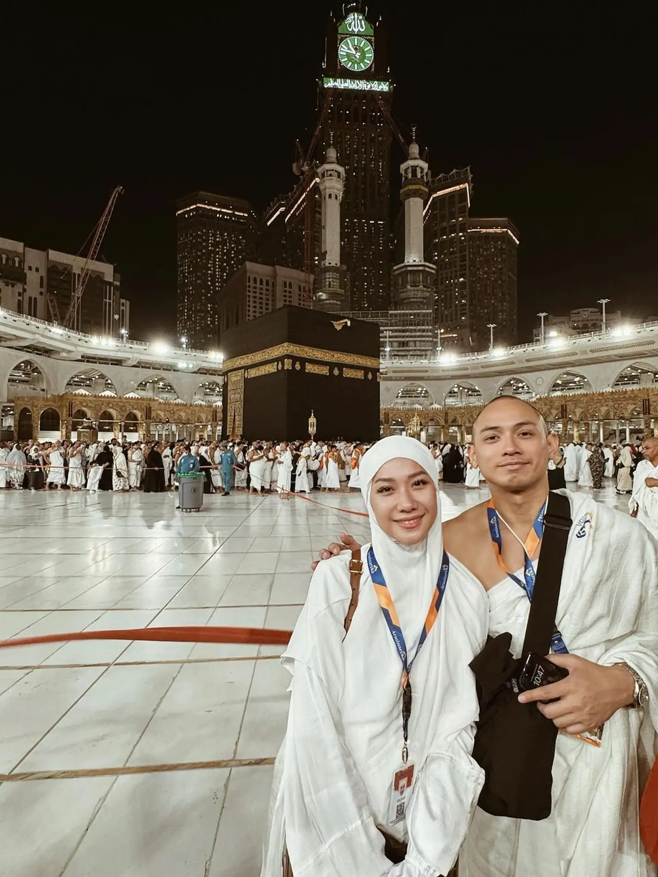 6 Potret BCL, Noah Sinclair dan Tiko Aryawardhana Jalani Umroh Usai Menikah - Hot Liputan6.com