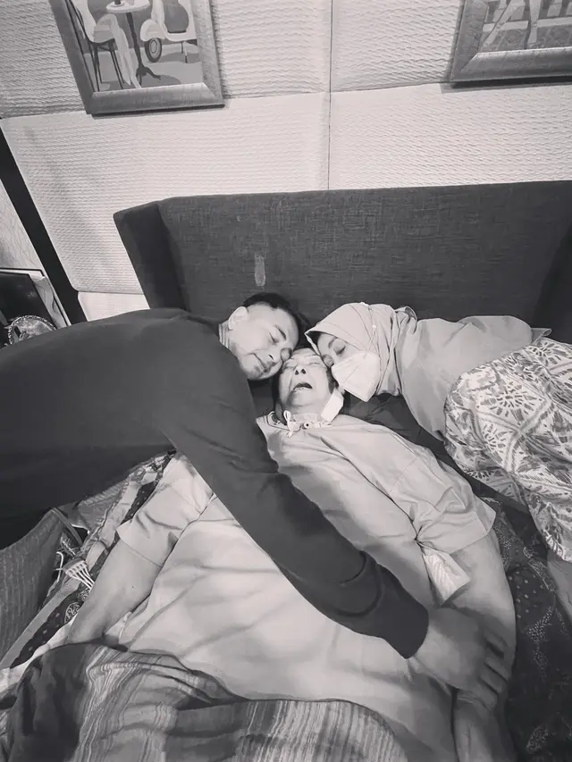 Raffi Ahmad Sampaikan Kabar Duka Neneknya, Mamih Popon Meninggal Dunia - ShowBiz Liputan6.com