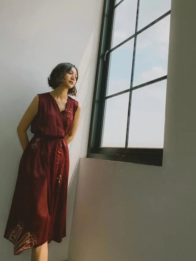 Intip Gaya Sheila Dara Pemeran Film 'Sore: Istri dari Masa Depan' Pakai Dress, Simpel Tapi ...