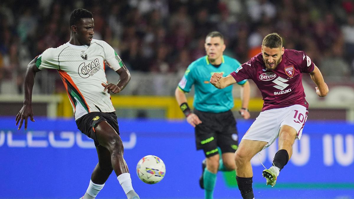 Jay Idzes Cs Ditahan Imbang Torino, Venezia Belum Keluar dari Zona ...