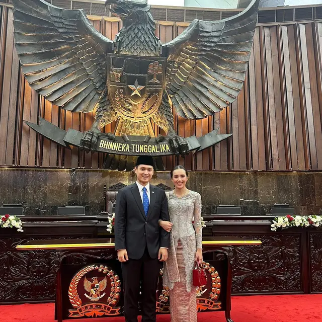 6 Gaya Beby Tsabina Dampingi Suami Pelantikan DPR RI, Bawa Tas Lady ...