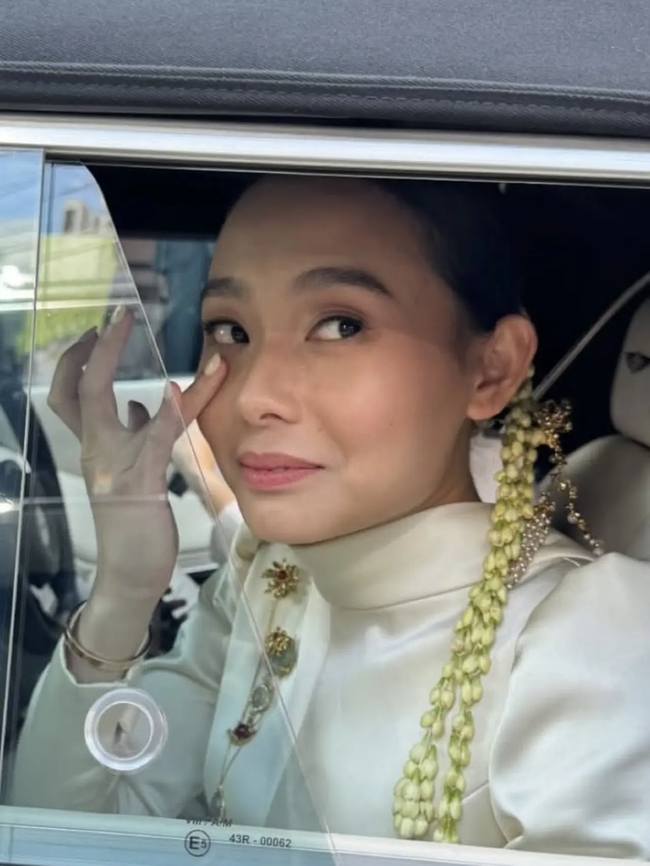 6 Pesona Dhika Himawan Istri Brandon Salim Cantik Effortless di Hari Pernikahan, Digelar di Kuil ...