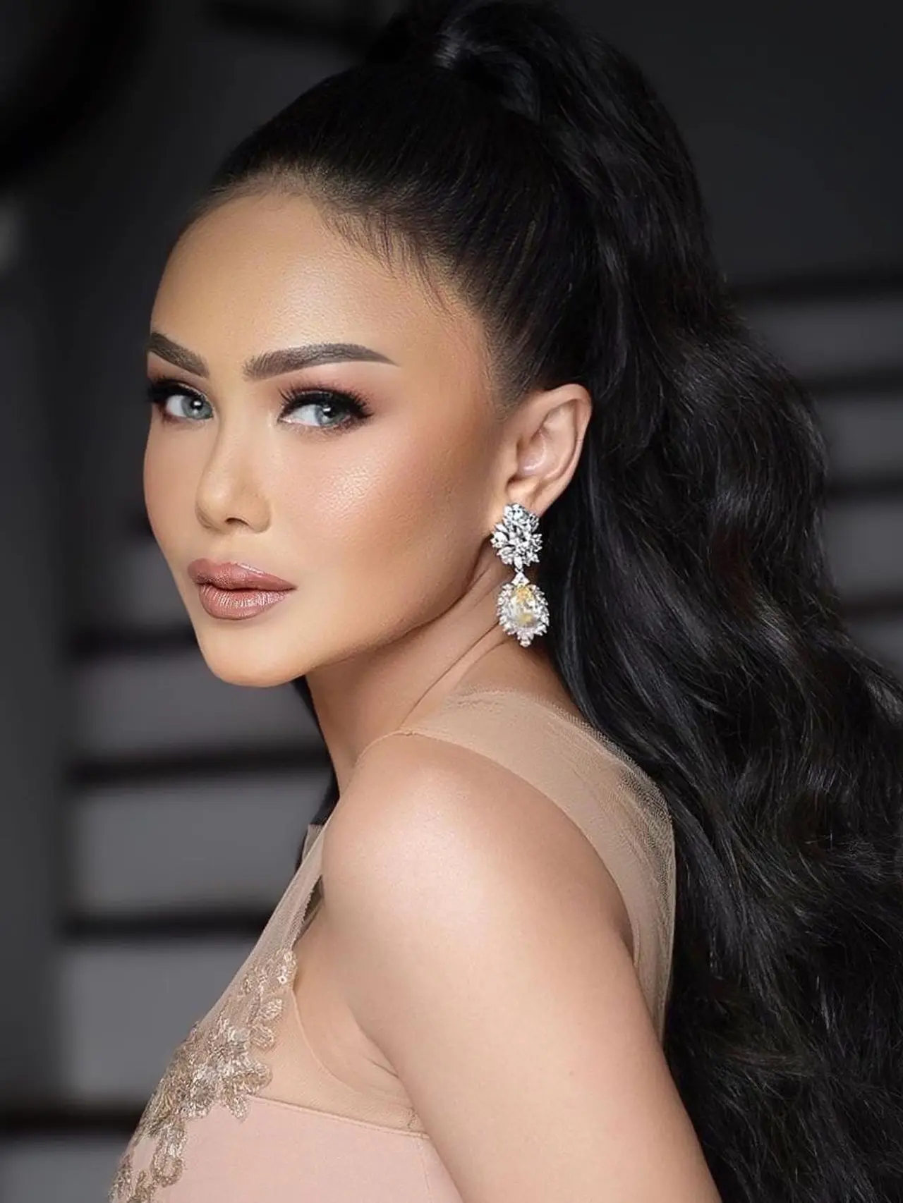 15 Nama Lahir Artis Populer Tanah Air yang Tak Banyak Diketahui