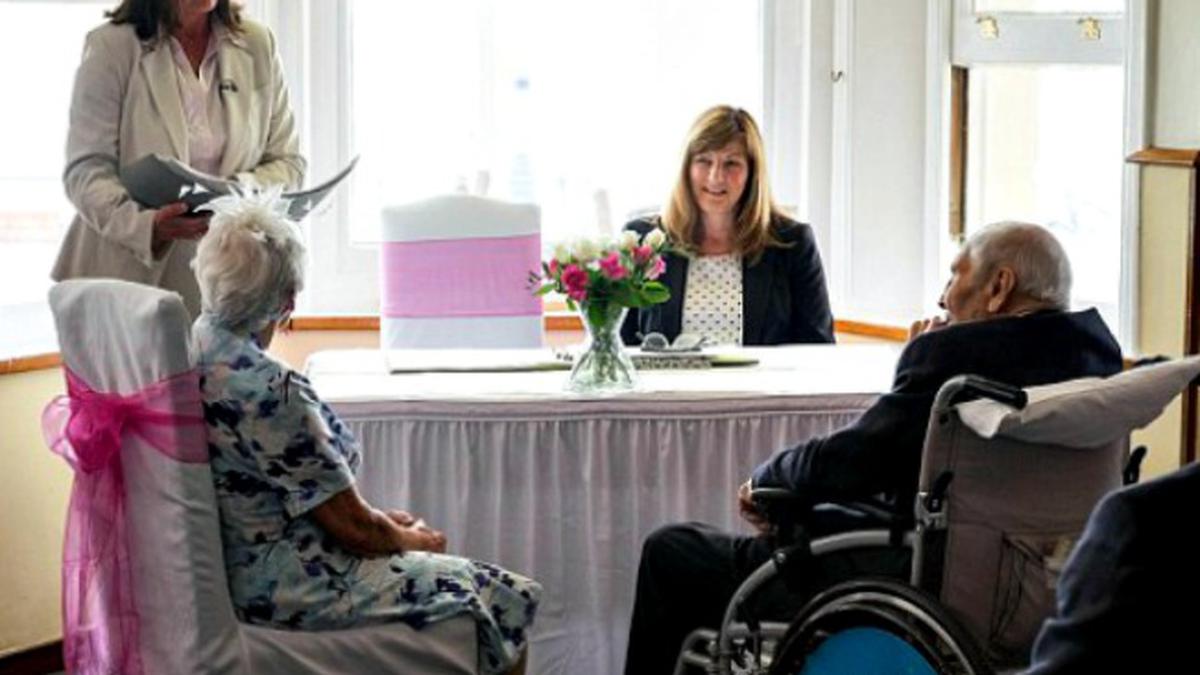 27 Tahun Berpacaran, Pasangan Ini Akhirnya Menikah - Citizen6 Liputan6.com