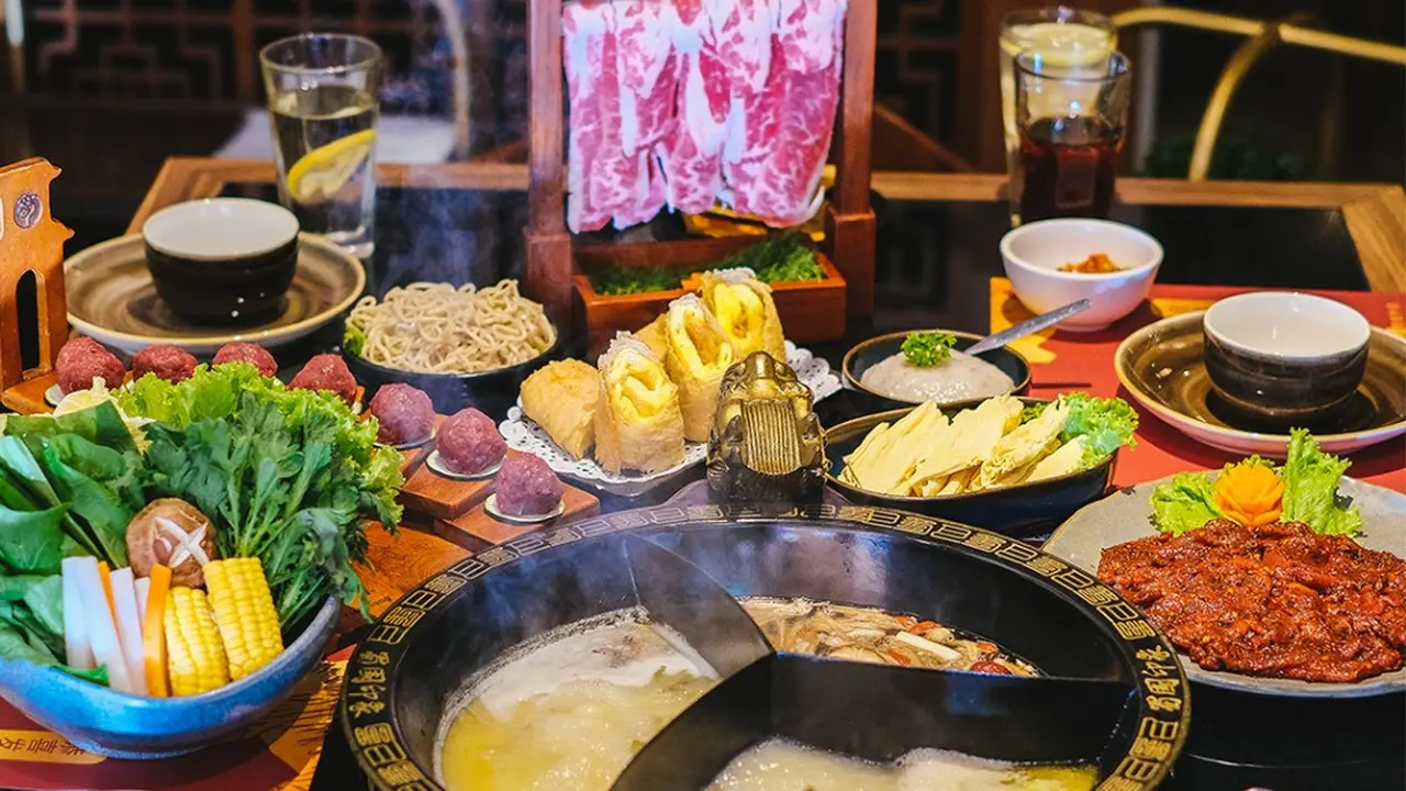 Mengenal Hot Pot, Makanan Serba Kuah dari China, dan Perbedaannya ...