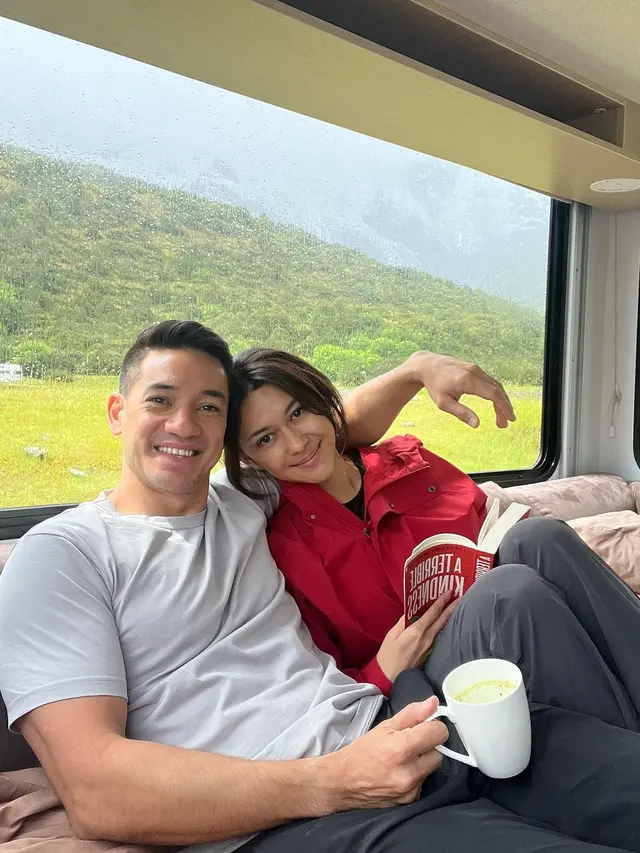 Mantap Menikah Muda, Deretan Artis ini Bangun Keluarga yang Harmonis - Entertainment Fimela.com