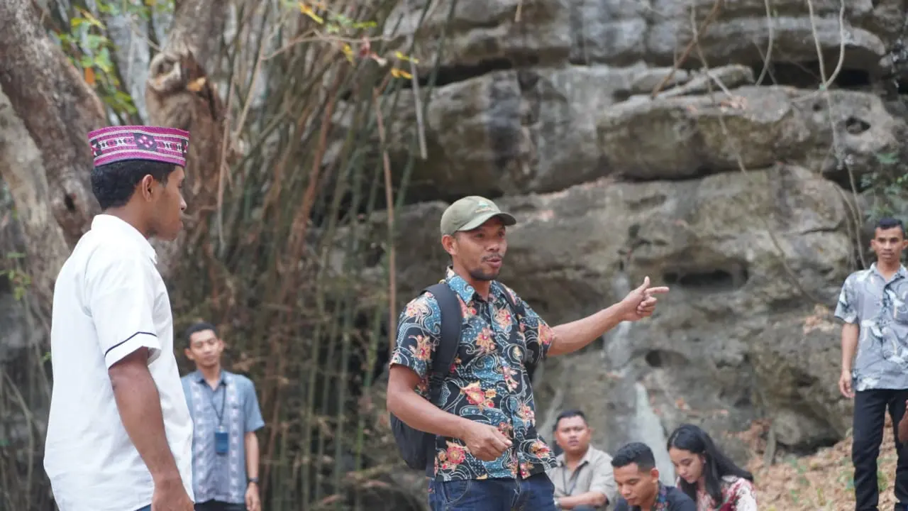 Guide Adalah Pemandu Wisata, Begini Tugas dan Kualifikasi yang Harus Dimiliki - Hot Liputan6.com