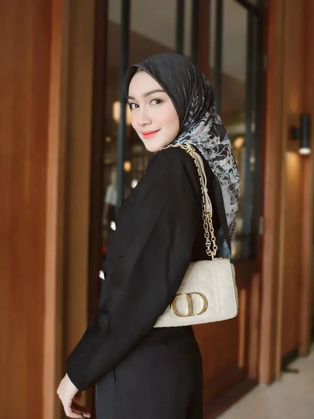7 Potret Terbaru Melody Prima Diduga Akan Menikah Lagi, Pamer Foto ...
