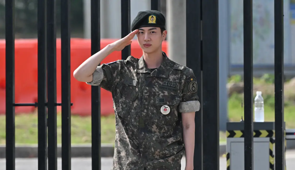 Momen Jin Pulang Wamil, Disambut Pelukan Hangat Member BTS - Foto ...