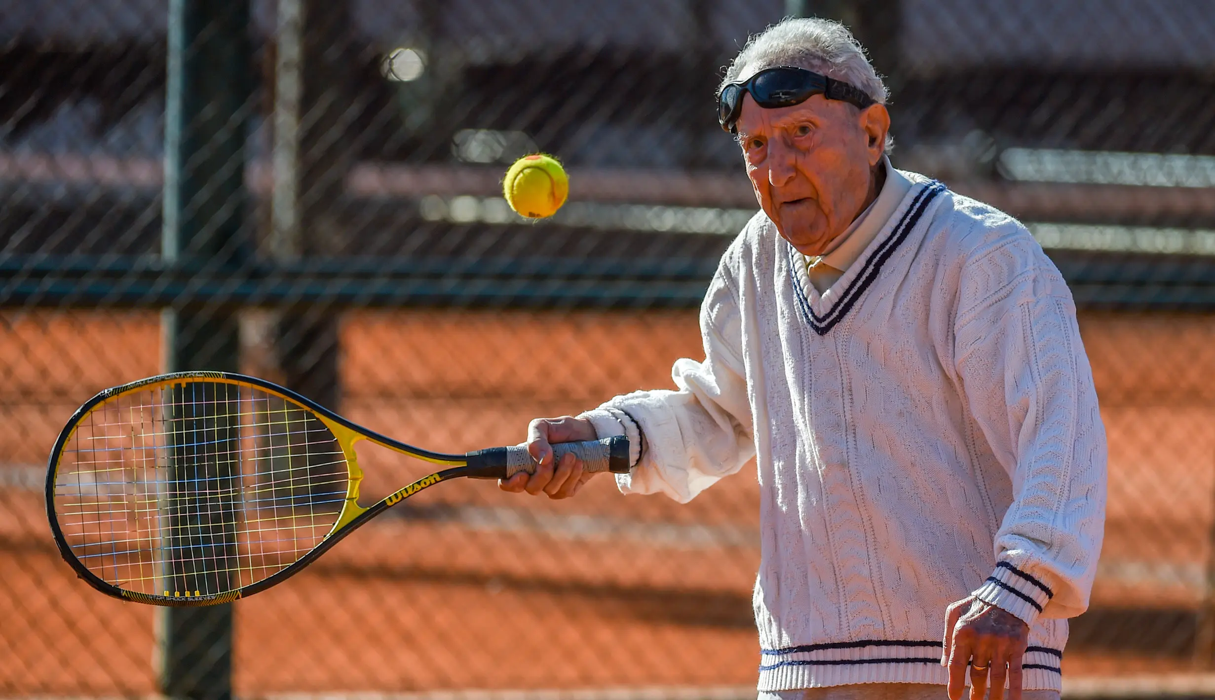 Usia 100 Tahun, Kakek Ini Tetap Rutin Main Tenis - Foto Liputan6.com