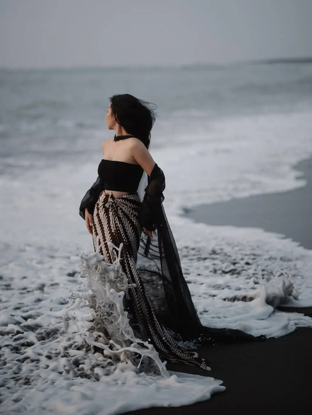 Pesona Magis Ariel Tatum Menutup Tahun 2024, Tampil Bak Titisan Keraton ...