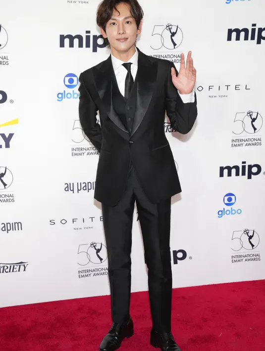 Song Joong Ki hingga Rain Bersinar dalam International Emmy Awards di ...