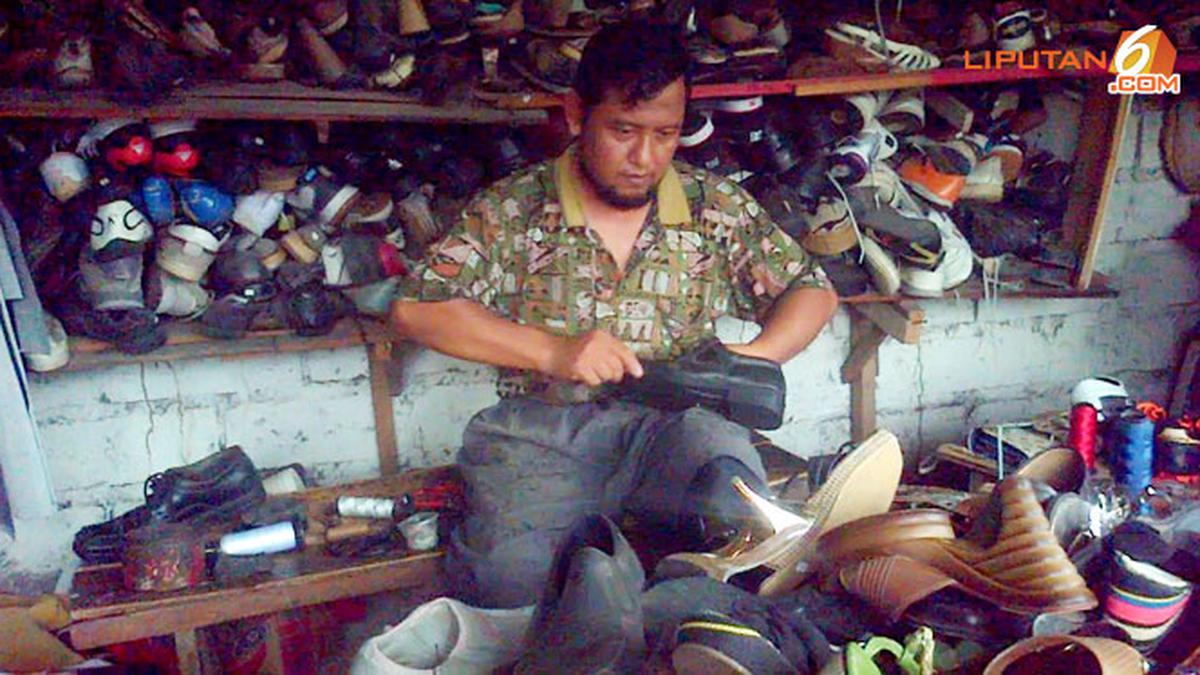 Jurus Tukang Sol Sepatu Bersaing Jadi Caleg - News Liputan6.com