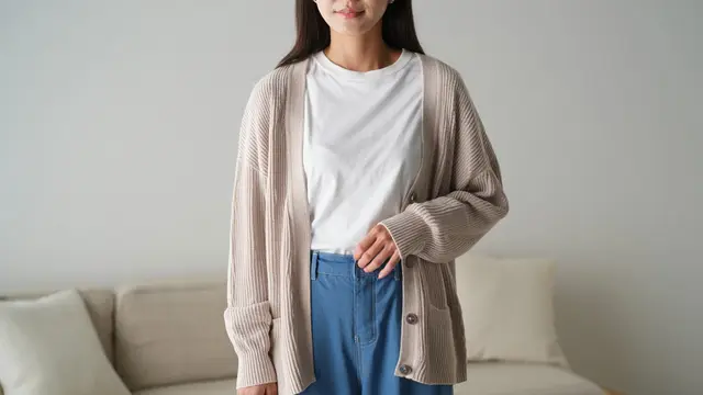 9 Inspirasi Outfit Ibu Rumah Tangga 2025 yang Simpel tapi Stylish, Anti ...