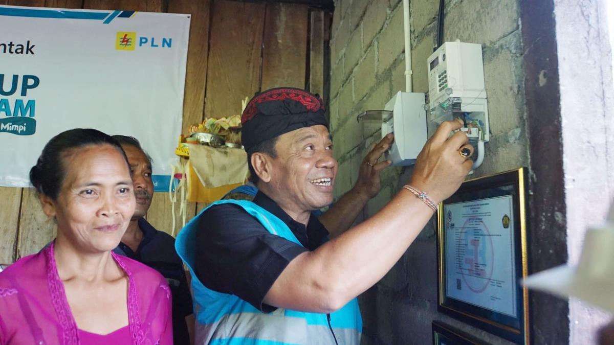Berasal dari Inisiatif Karyawan, PLN UID Bali Beri Bantuan Kelistrikan untuk 32 KK di Buleleng ...