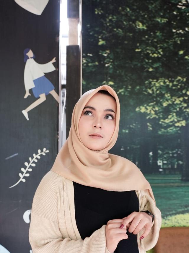 Nurul Munira Bahas Kisah Cinta Sesuai Agama Islam di Lagu Syahadat Cinta - ShowBiz Liputan6.com