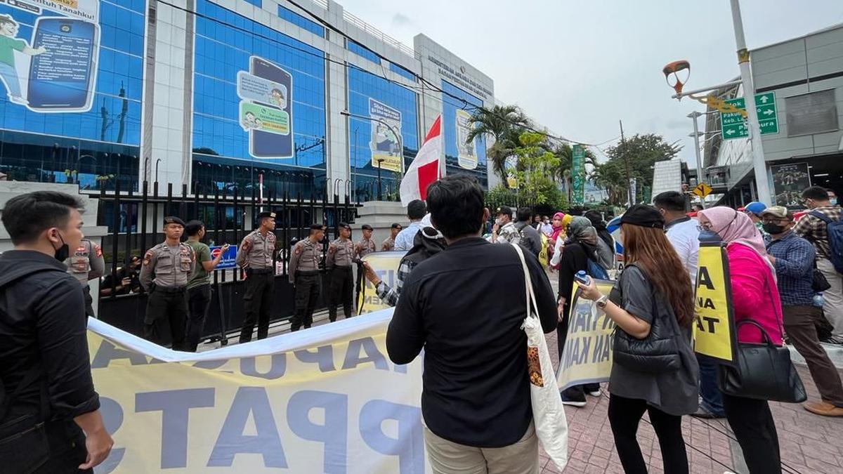 Tuntut SKL, Ribuan Peserta UPPAT Gelar Aksi Damai di Kantor BPN - News ...