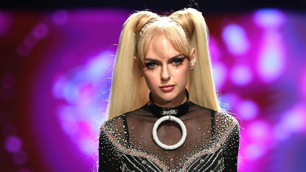 Jessica Belkin dan Taylor Marie Cowhey Jadi Muse di 'Cyber Couture' Los ...