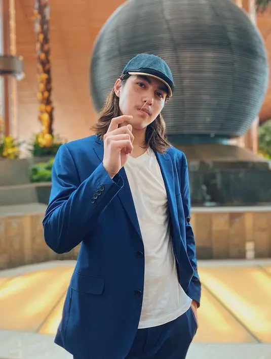 FOTO: Gaya El Rumi Pakai Topi, Tampil Keren - Foto Liputan6.com