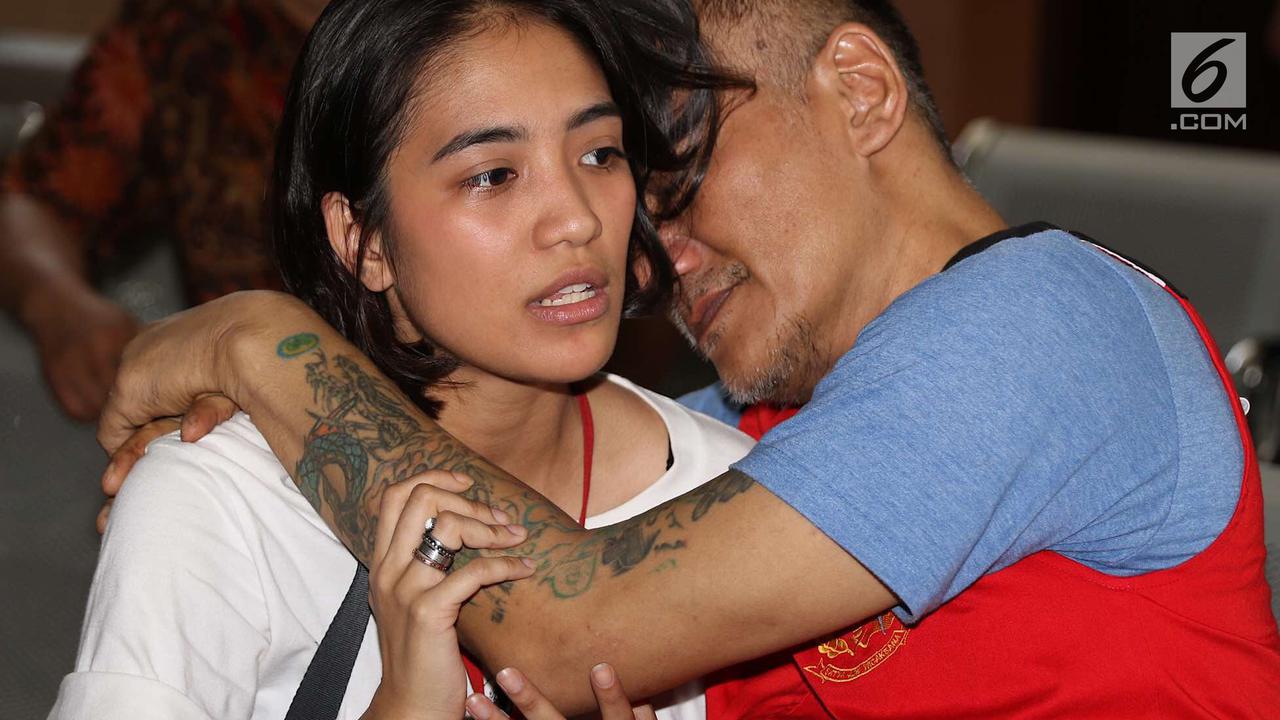 Penuh Haru, Ini Janji Tio Pakusadewo pada Putrinya Tiap Sidang
